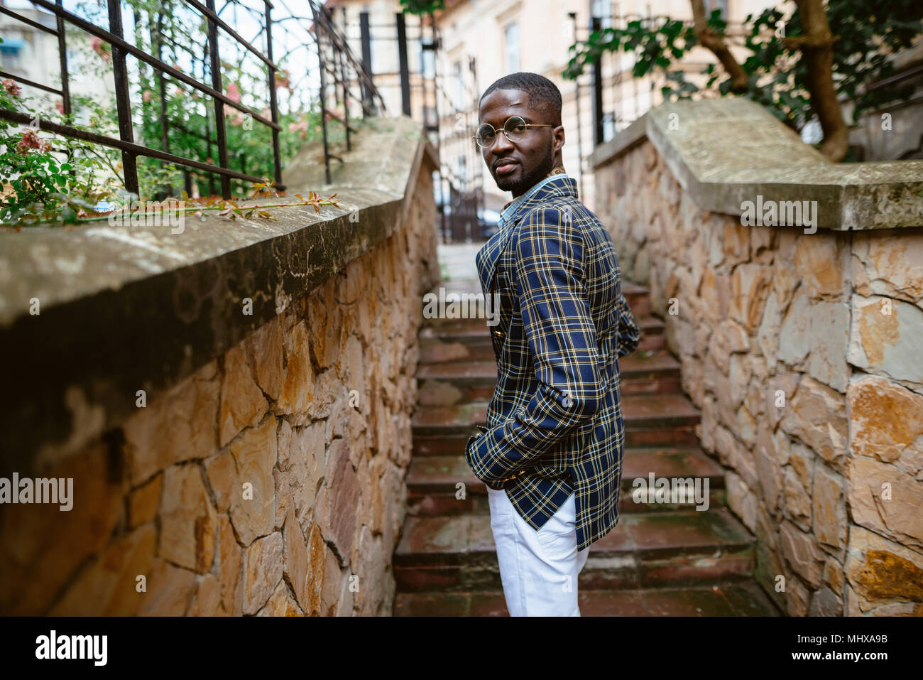 Businesspeople, fashion and modern urban lifestyle concept. Well ...