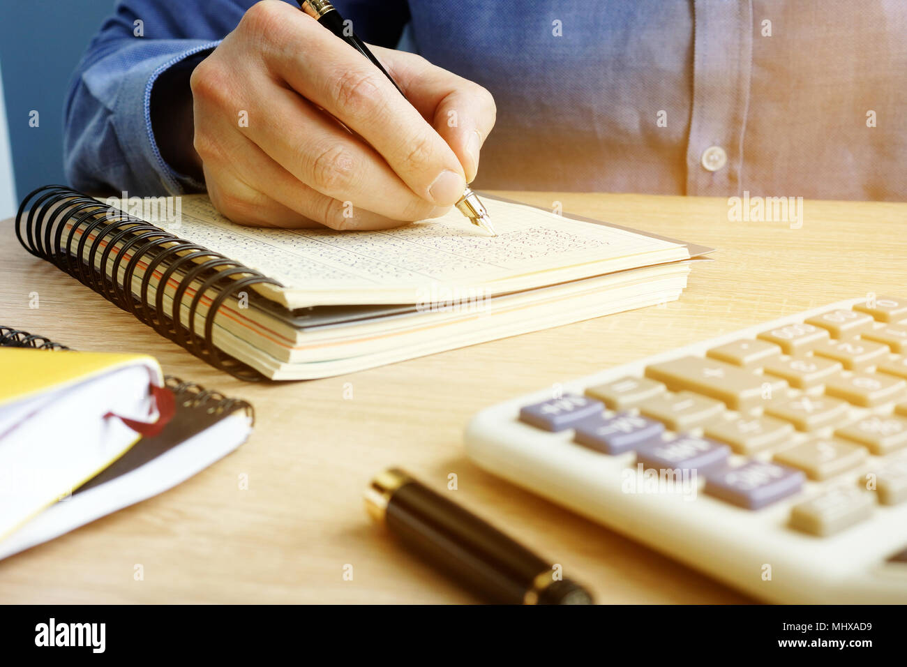 Accounting summary hi-res stock photography and images - Alamy