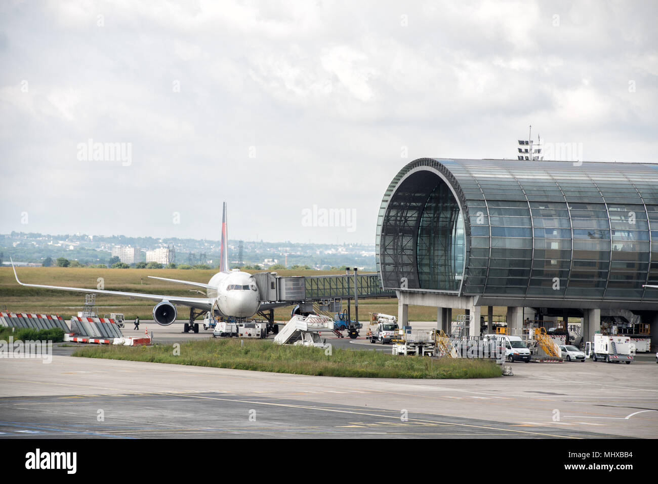 Blue airport gate sign paris hi-res stock photography and images - Alamy
