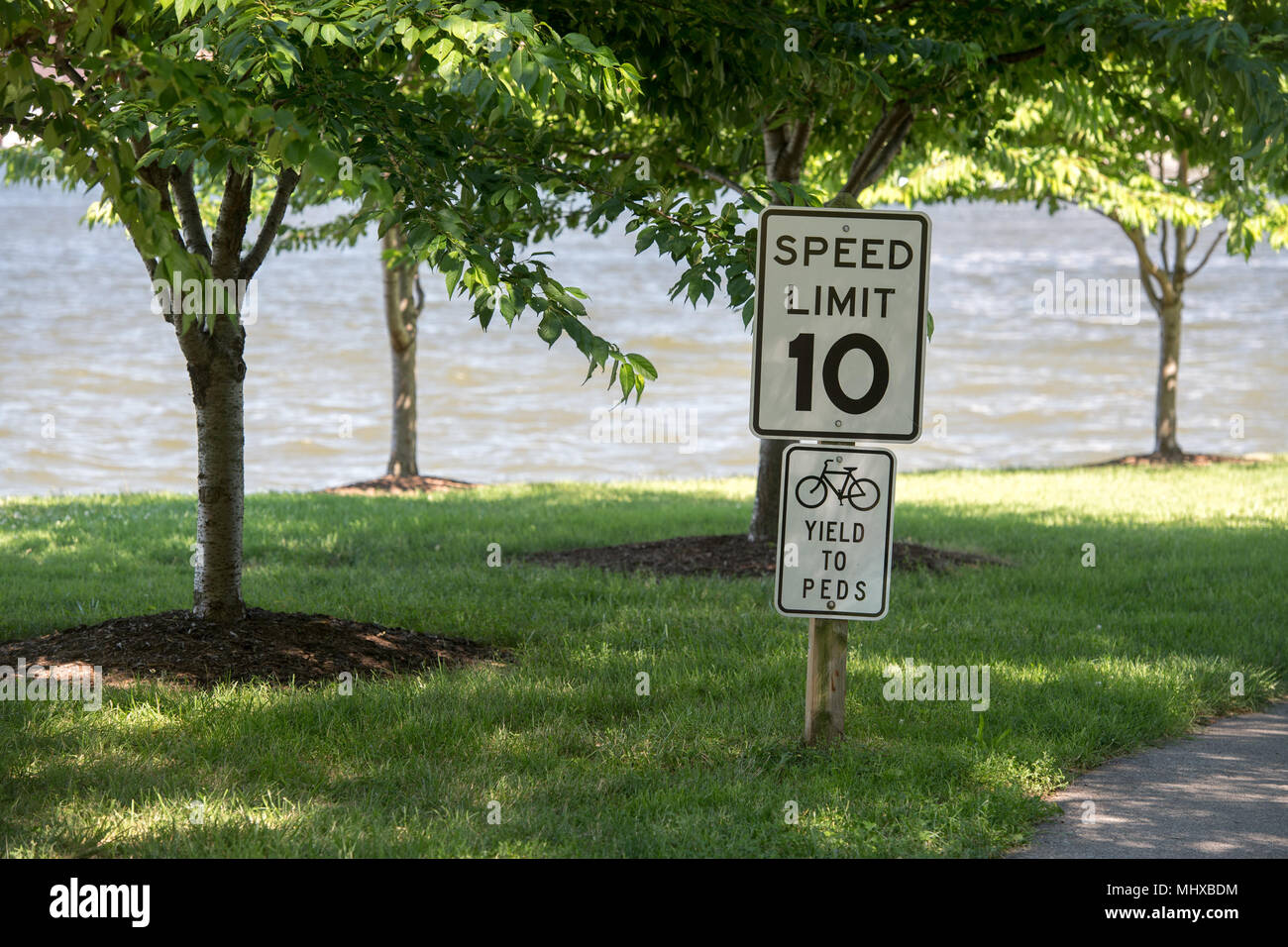 10 Miles Per Hour Sign High Resolution Stock Photography and Images - Alamy