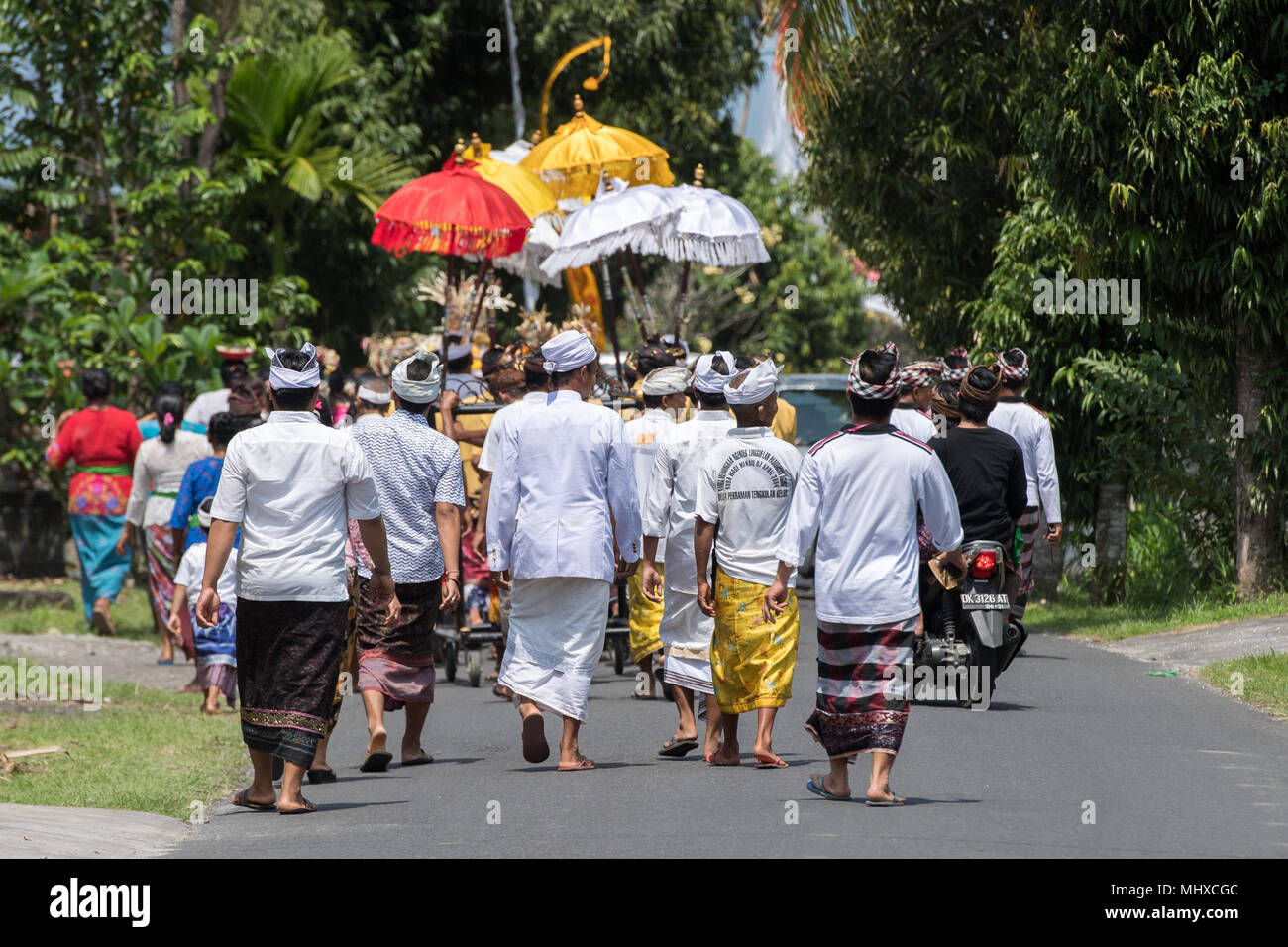 Balinese monk hi-res stock photography and images - Alamy
