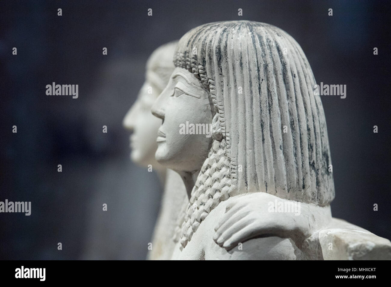 Pendua and Nefertari Statue famous husband and wife of ancien Egypt ...
