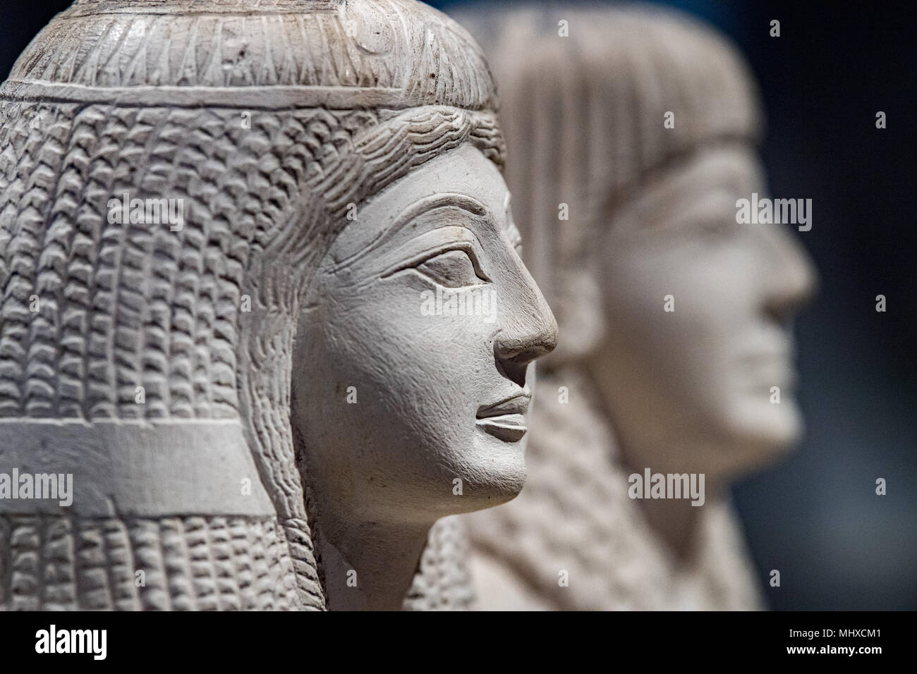 Pendua and Nefertari Statue famous husband and wife of ancien Egypt ...