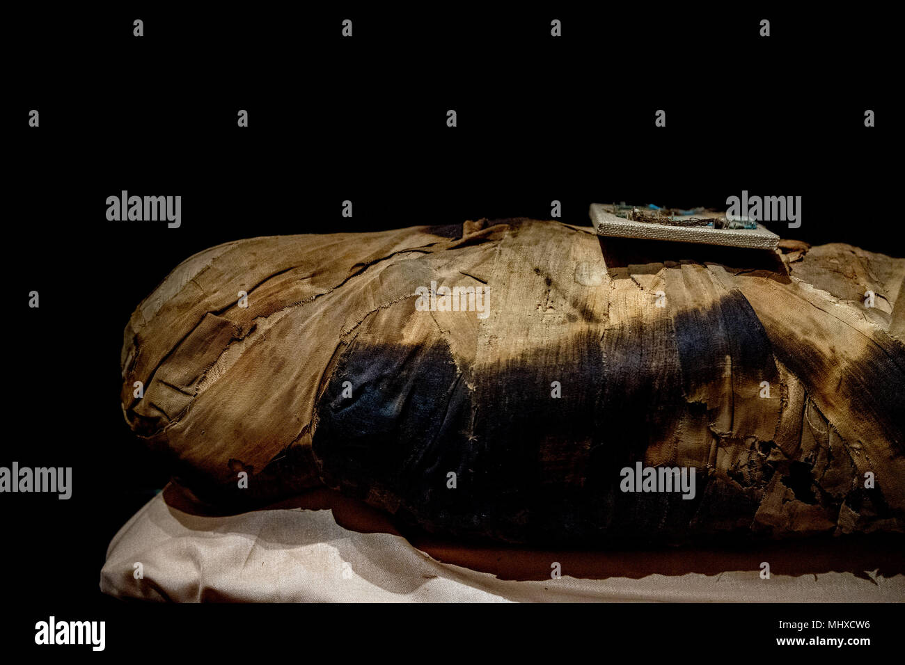 Egyptian mummy close up detail Stock Photo - Alamy