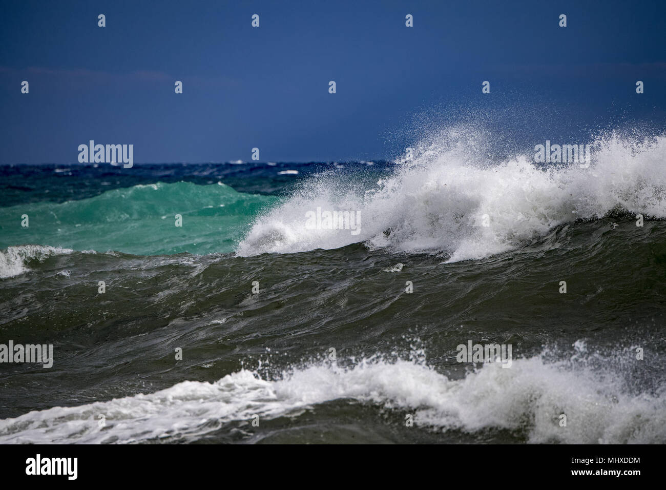 Ocean waves tsunami hurricane typhoon hi-res stock photography and ...