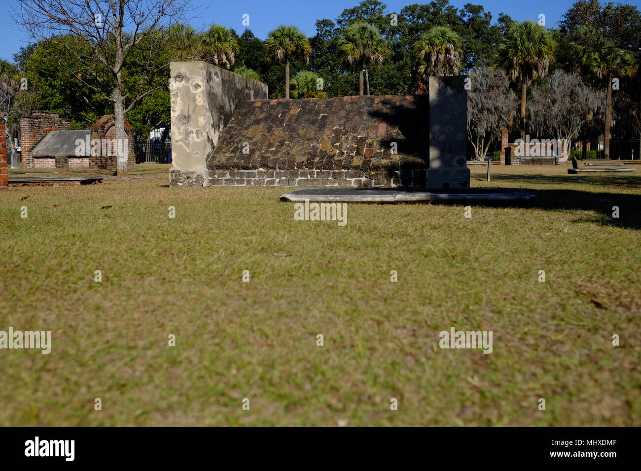 Colonial Park Cemetery in Savannah Georgia Stock Photo - Alamy
