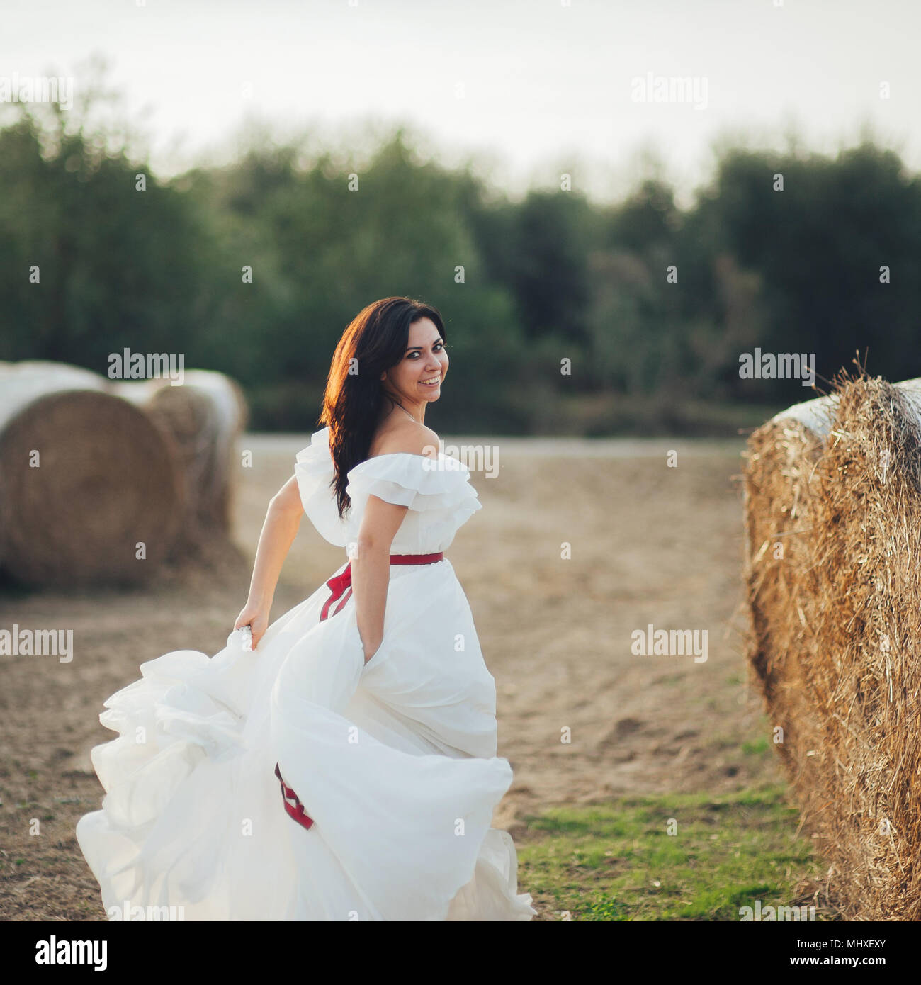 Tuscany vineyard sunset woman hi-res stock photography and images - Alamy