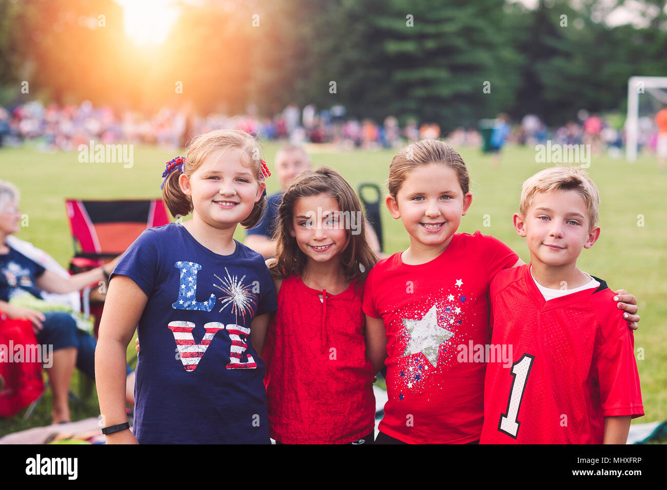 Group looking up hi-res stock photography and images - Alamy