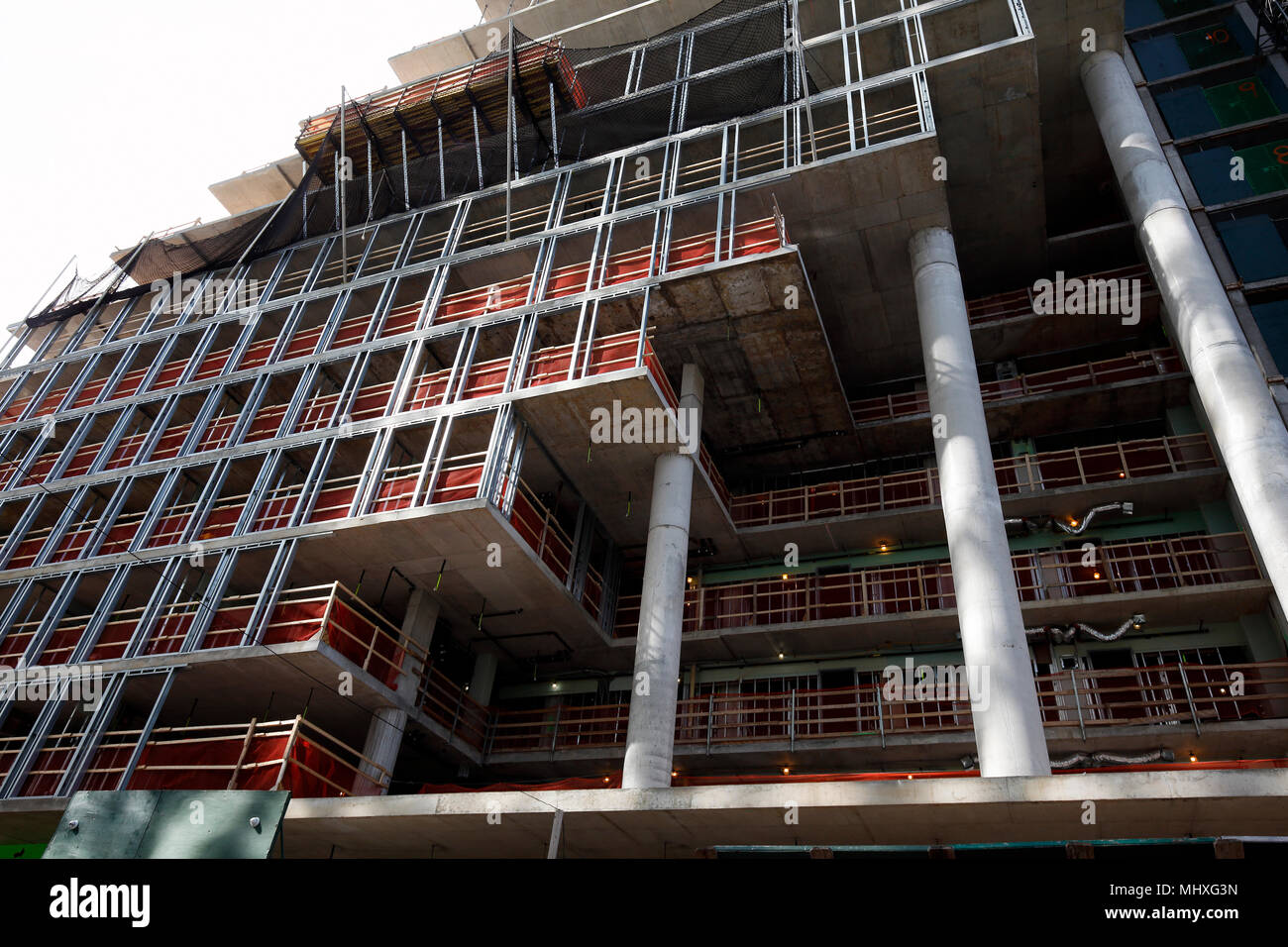 Concrete columns under construction hi-res stock photography and images ...