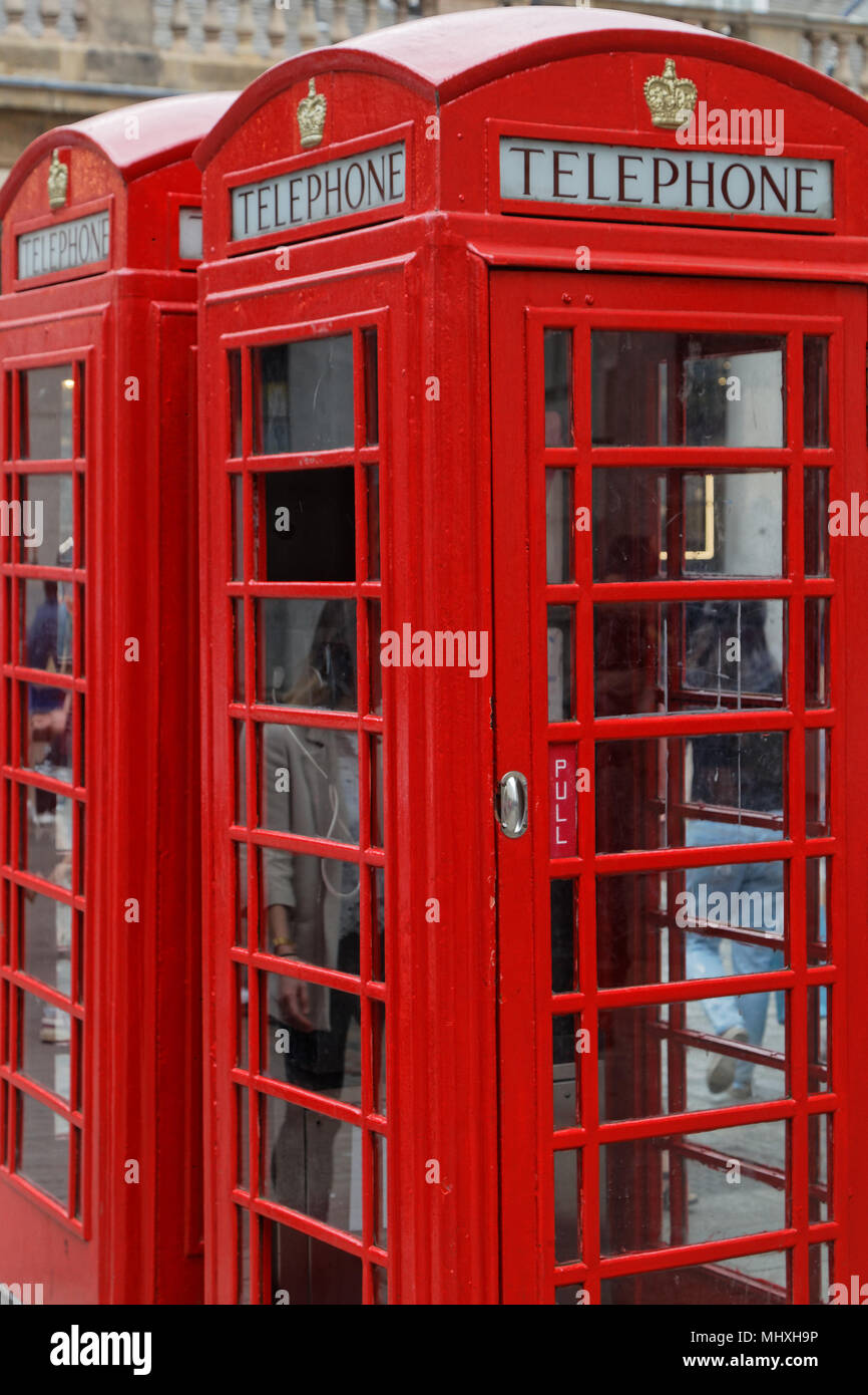 Red phone cabin hi-res stock photography and images - Alamy