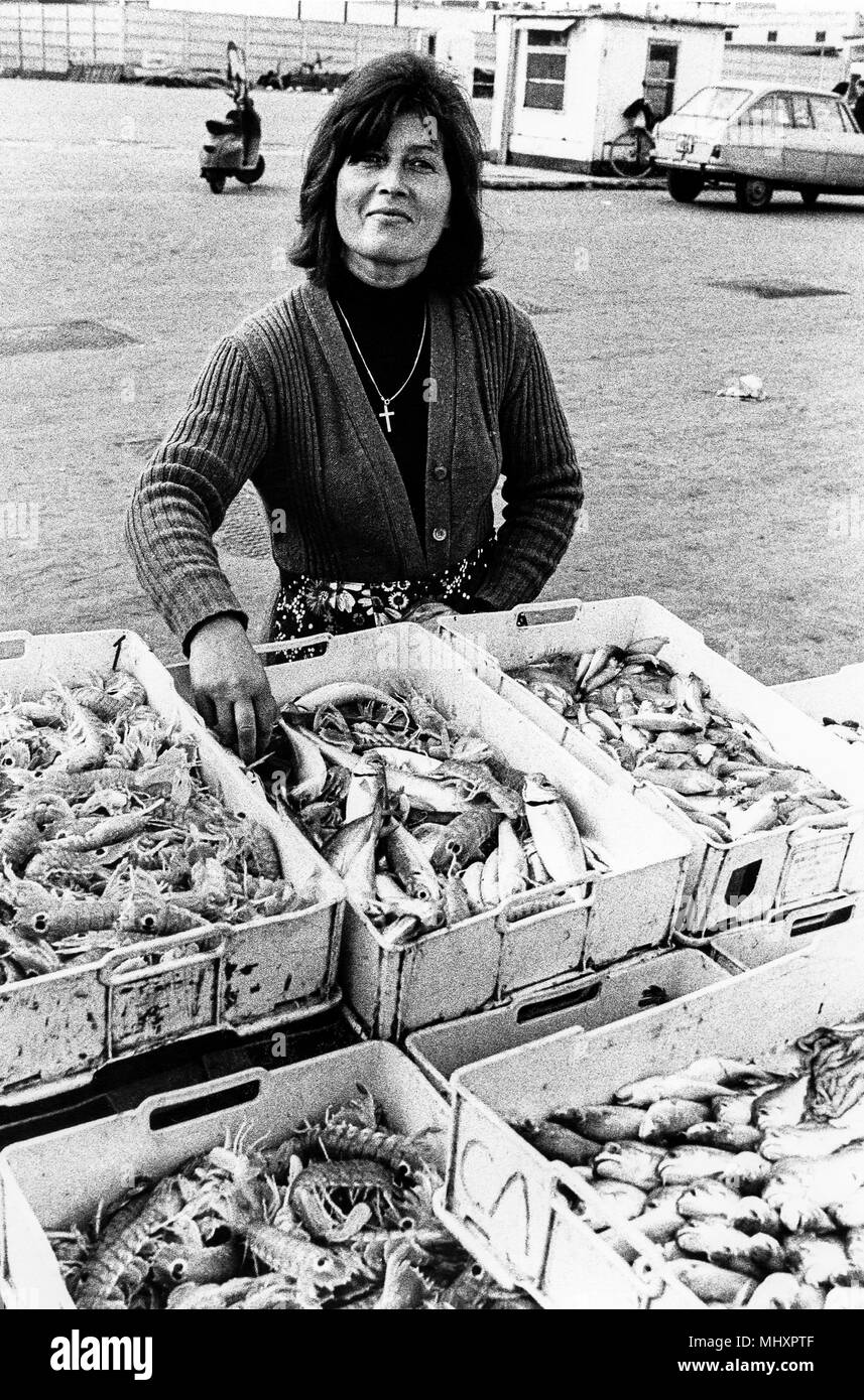 Fish fishmonger Black and White Stock Photos & Images - Alamy