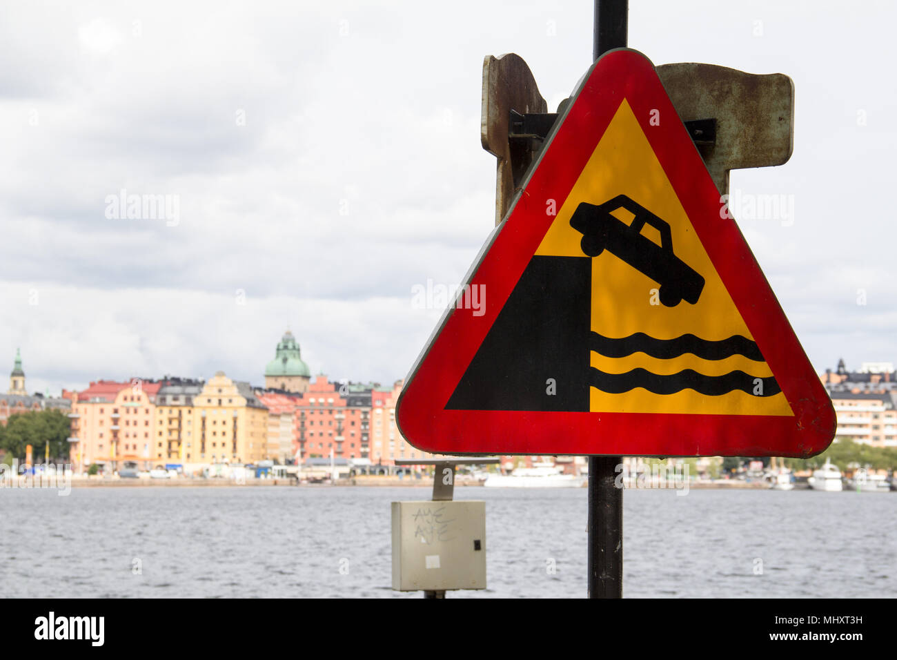 Car falling water danger hi-res stock photography and images - Alamy