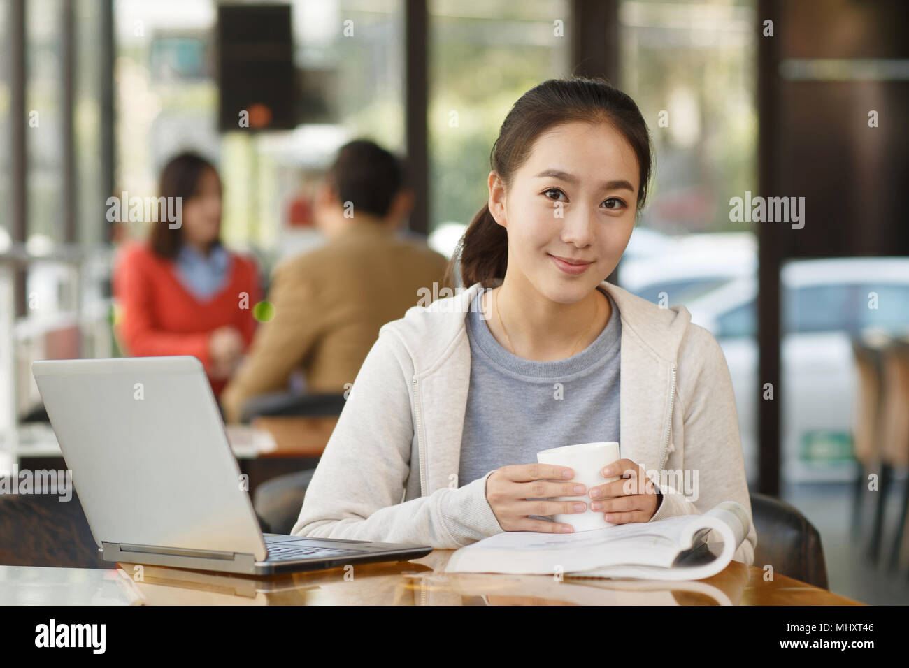 Women study hi-res stock photography and images - Alamy