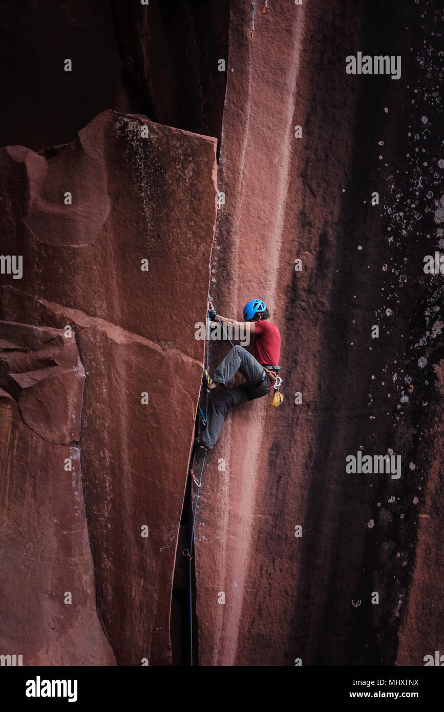 Climbing hi-res stock photography and images - Alamy