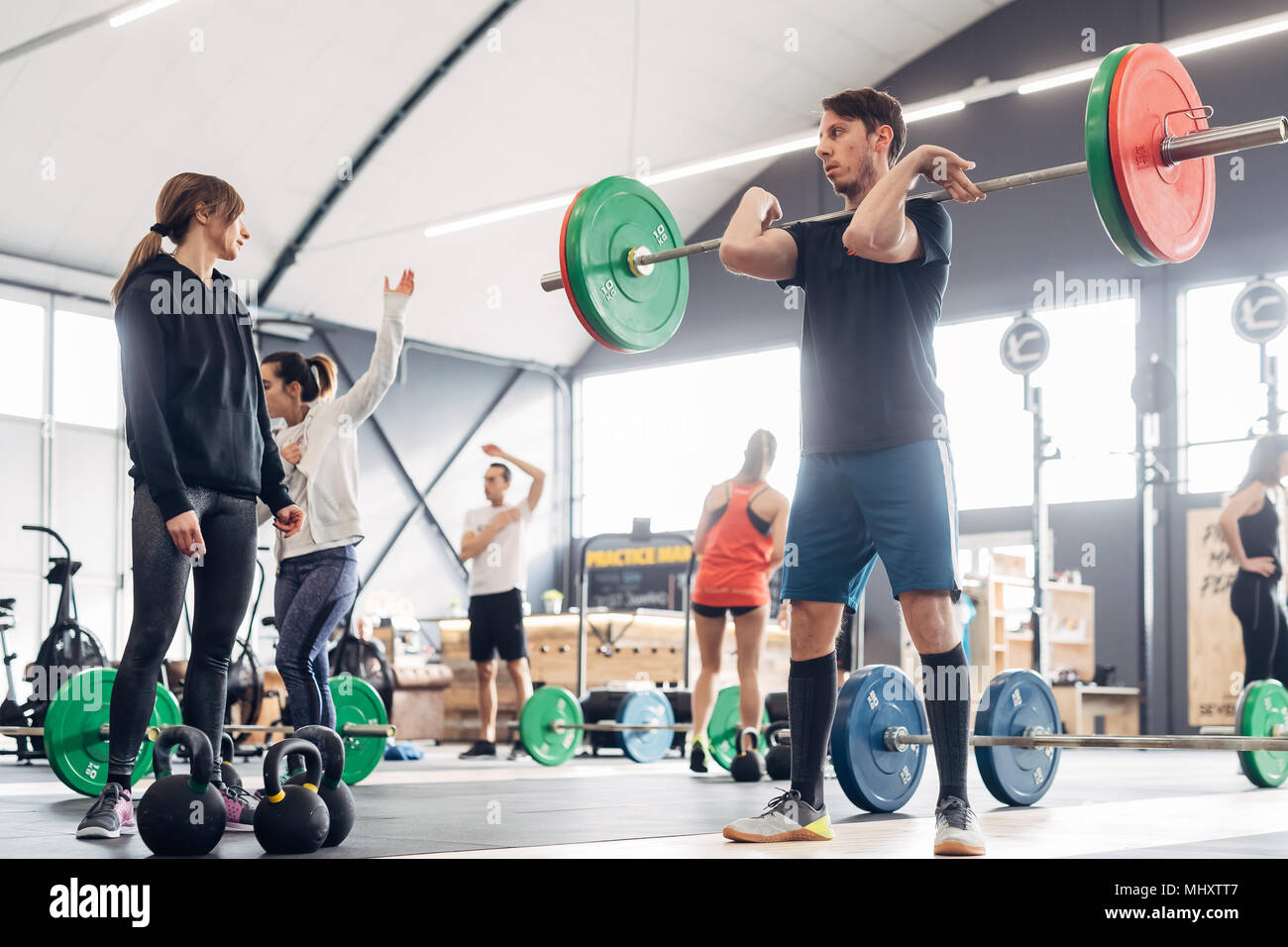 People in gym weightlifting Stock Photo - Alamy