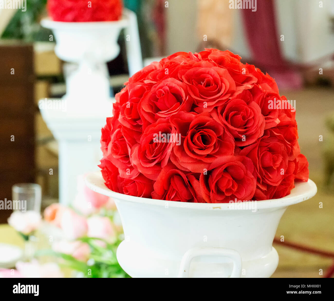 Red roses decoration hi-res stock photography and images - Alamy