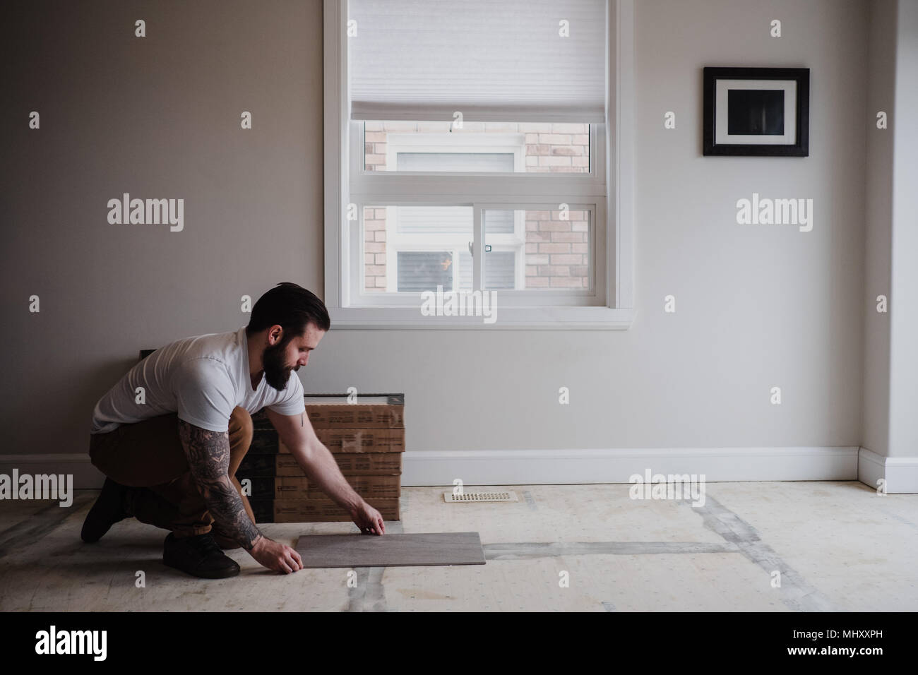 Installing tiles hi-res stock photography and images - Alamy
