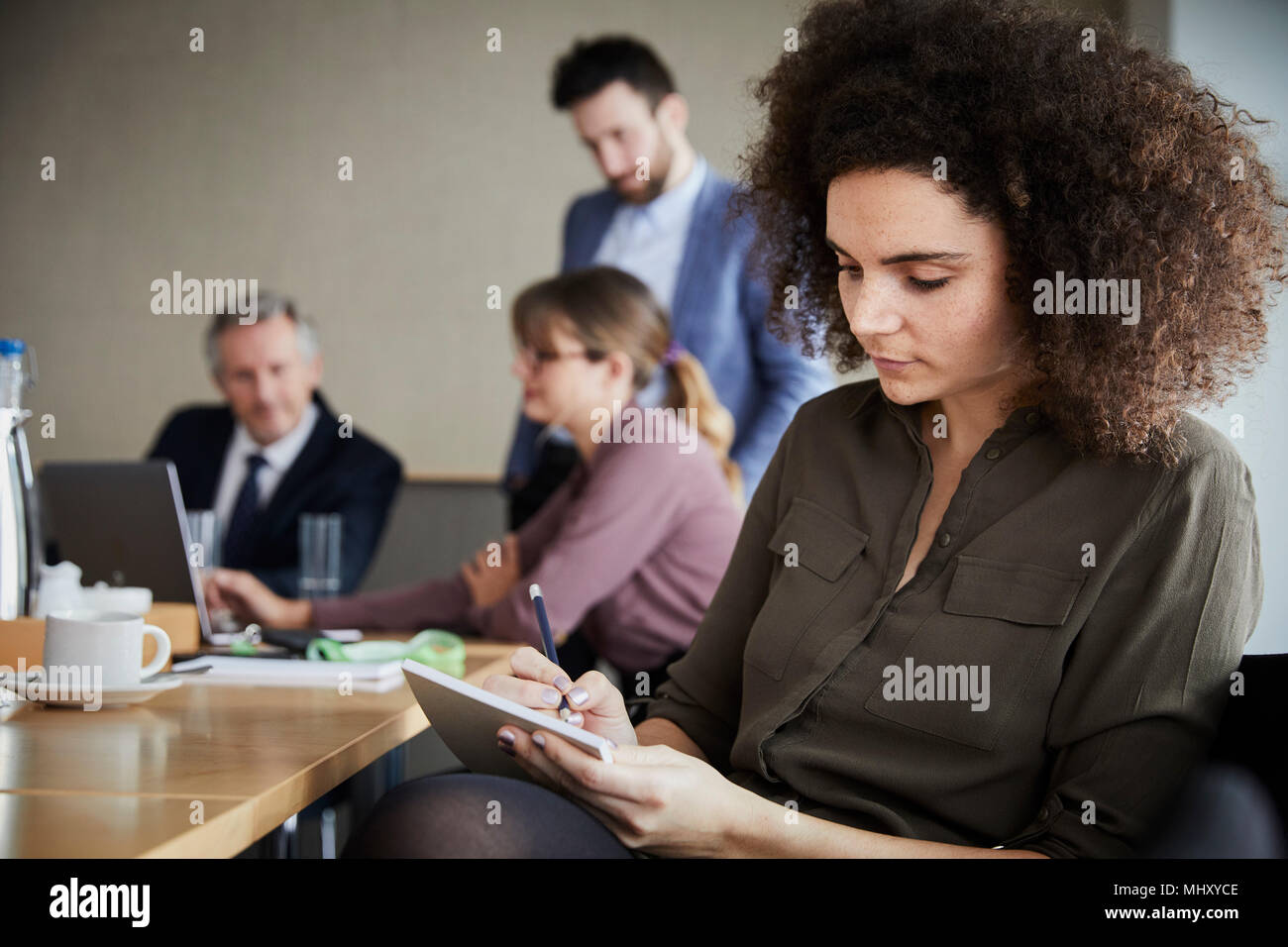Business man writing on notepad hi-res stock photography and images - Alamy