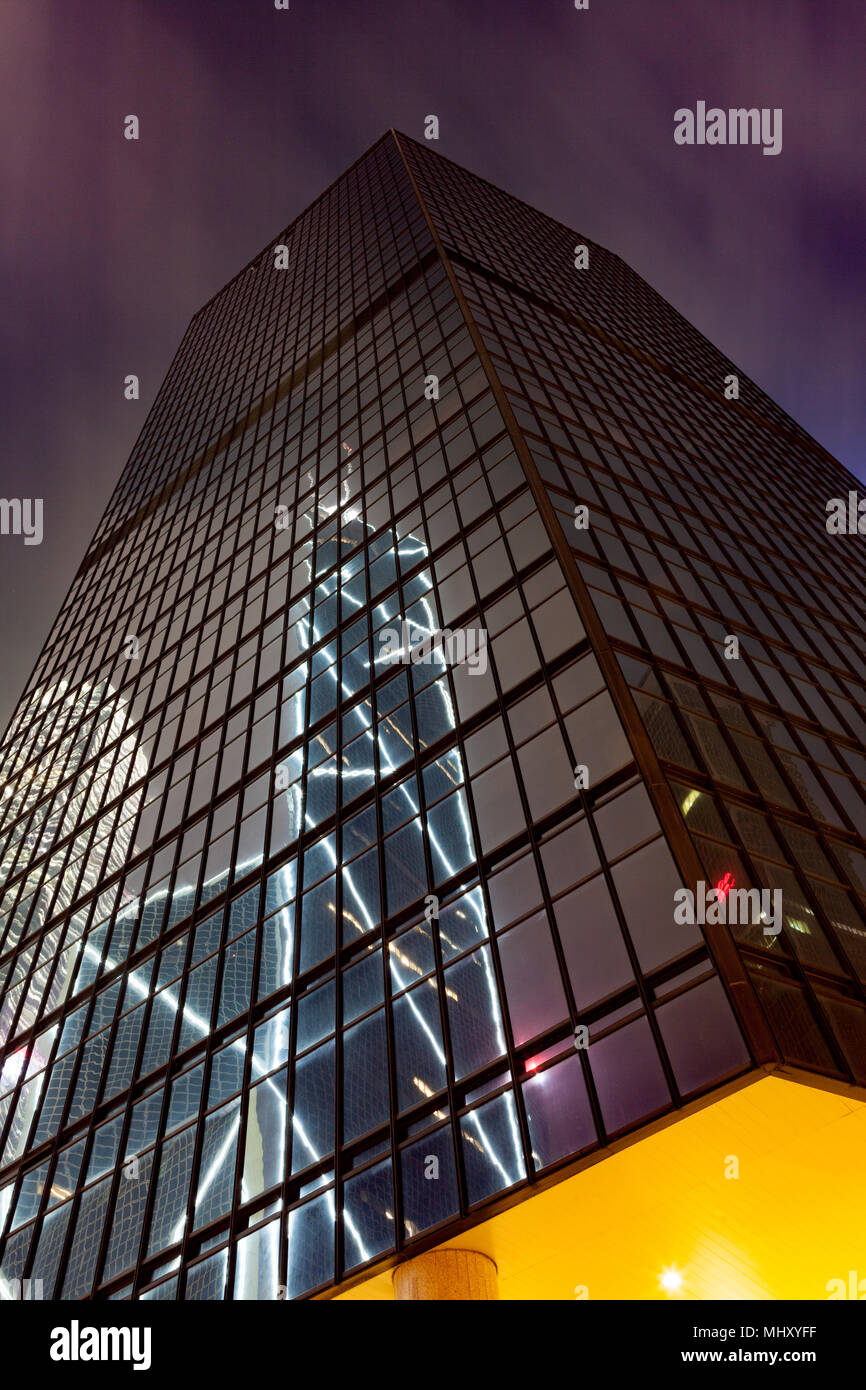 Modern glass fronted buildings hi-res stock photography and images - Alamy