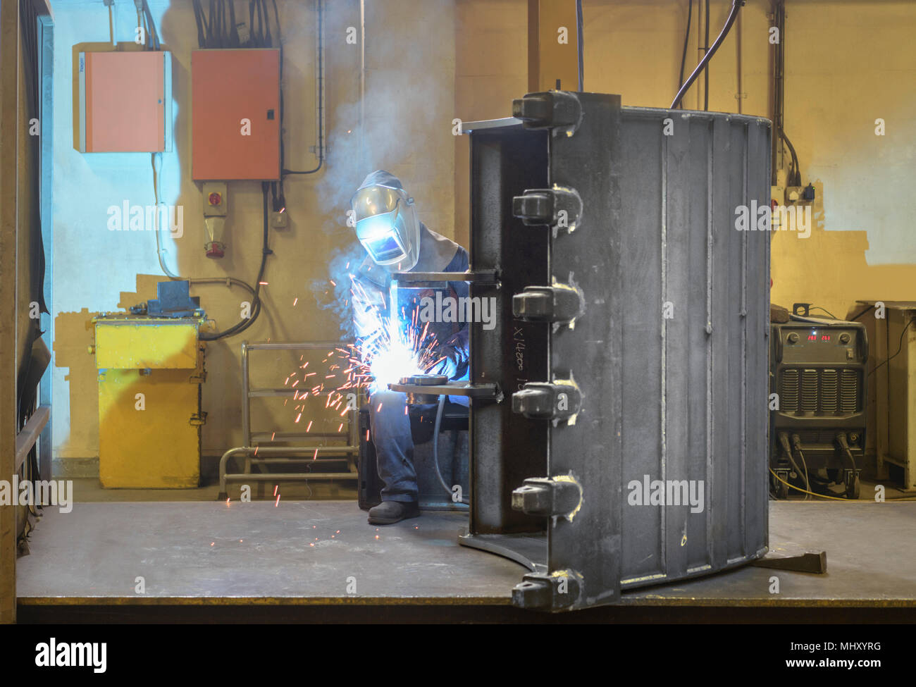 Professional welder hi-res stock photography and images - Alamy