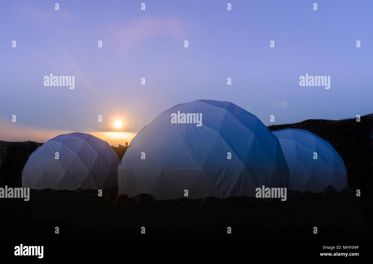 White tents hi-res stock photography and images - Alamy