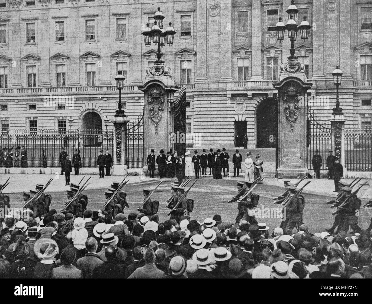 World war i soldiers parade hi-res stock photography and images - Alamy
