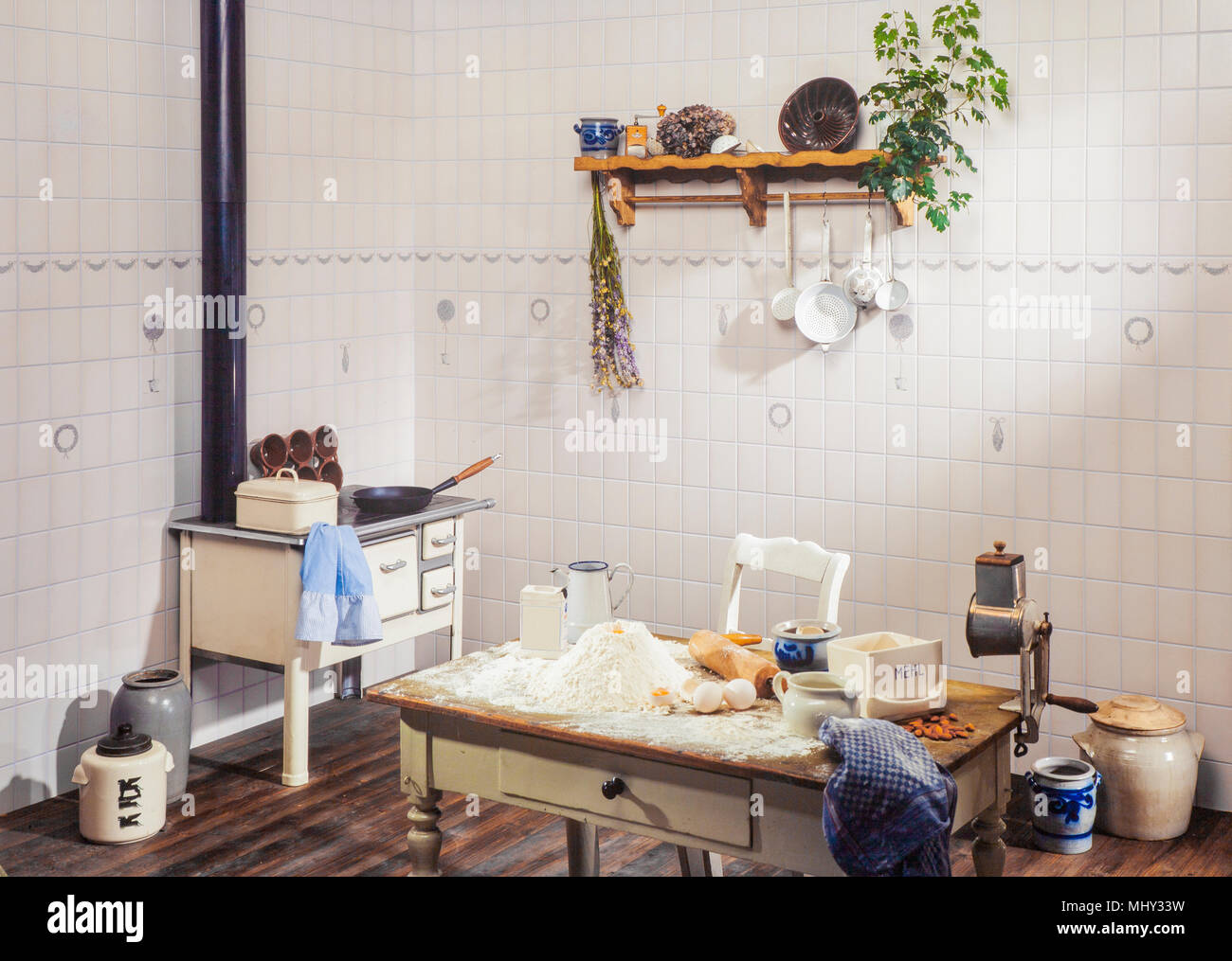 Cooking kitchen 18th hi-res stock photography and images - Alamy