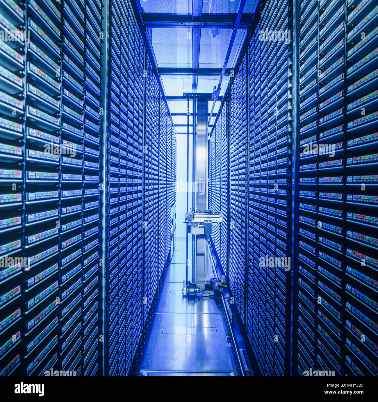 Warehouse racking hi-res stock photography and images - Alamy