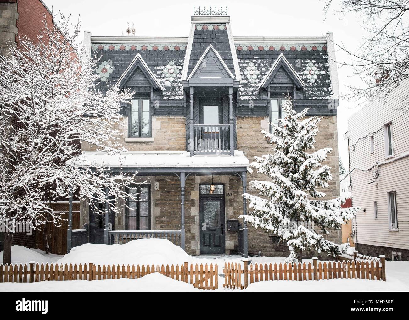 House montreal winter hi-res stock photography and images - Alamy