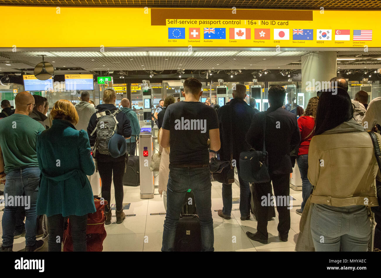 Passport gates hi-res stock photography and images - Alamy