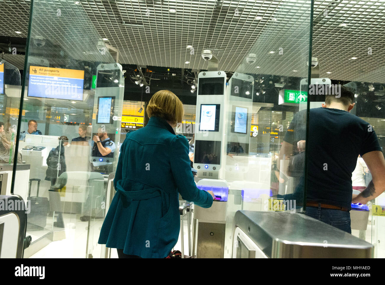 Passport gates hi-res stock photography and images - Alamy