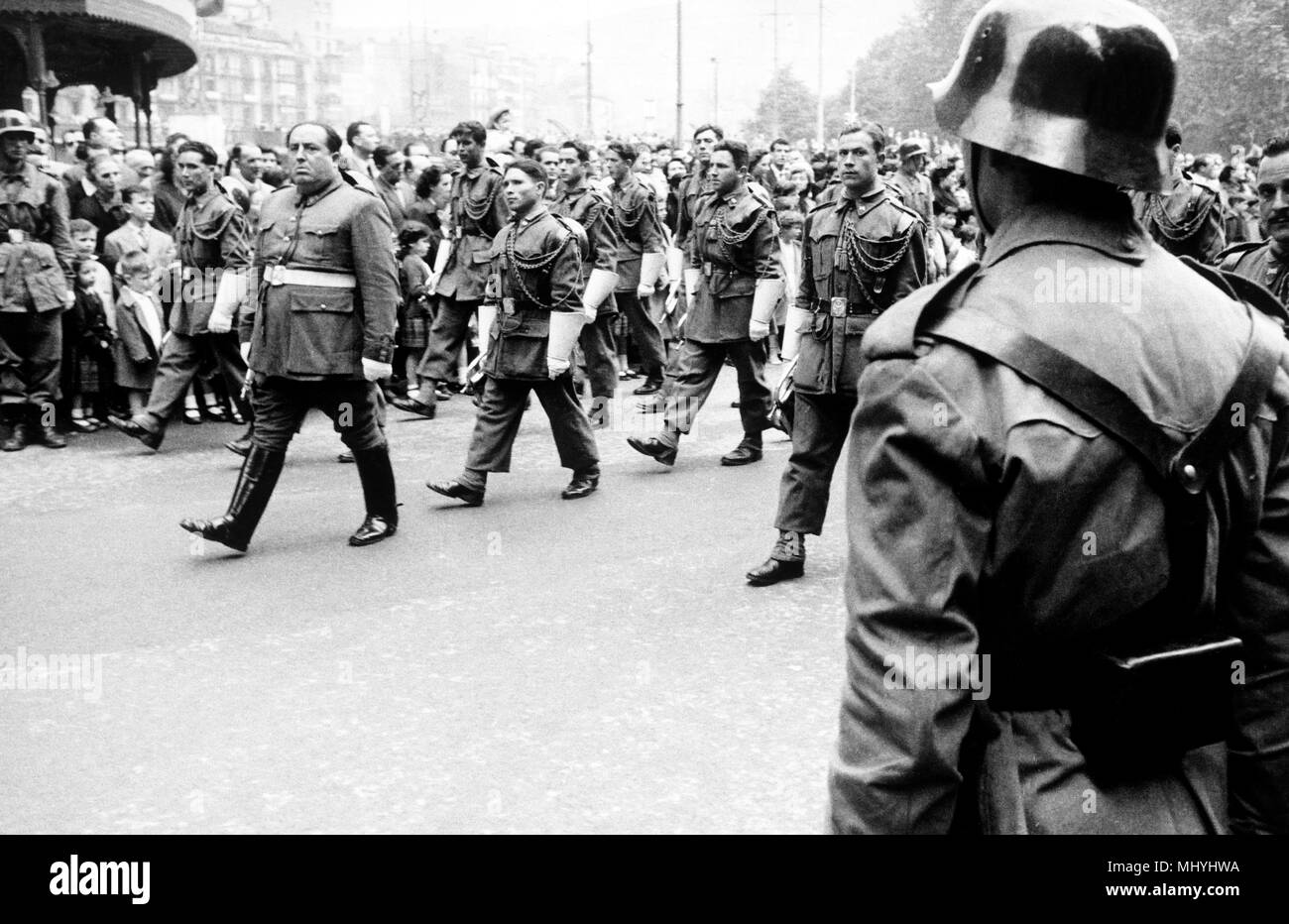 Army military police soldiers Black and White Stock Photos & Images - Alamy