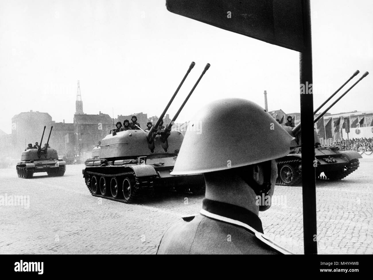 Parade with tanks hi-res stock photography and images - Alamy
