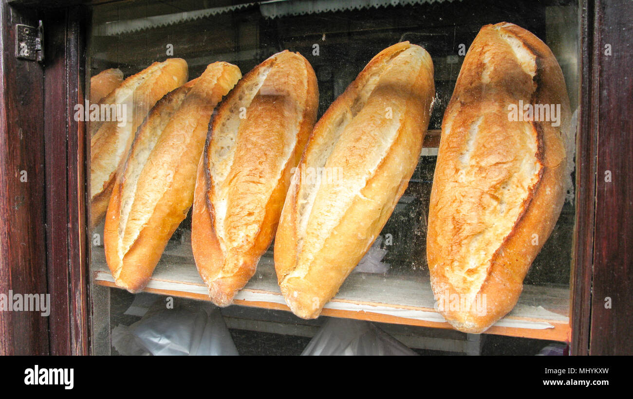 Fresh bread on shelves in bakery Stock Photo - Alamy
