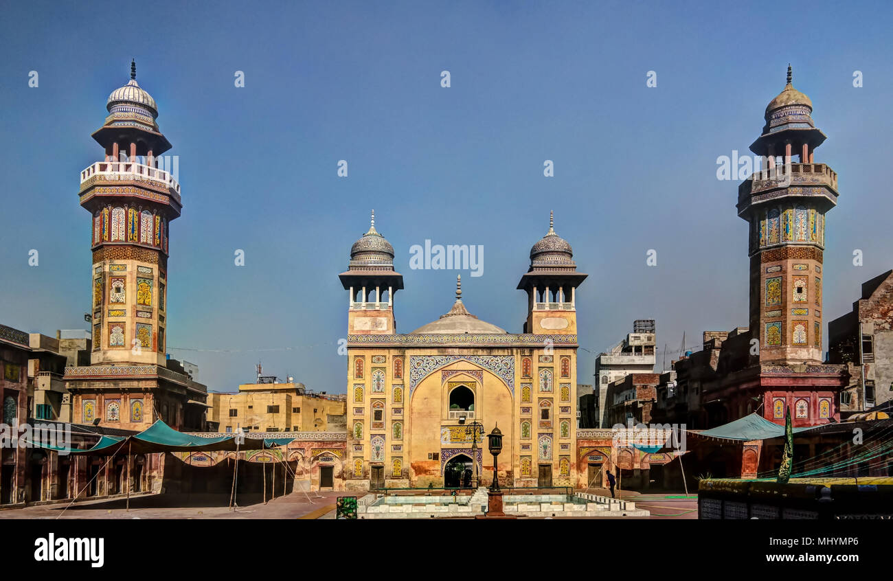 Facade of Wazir Khan Mosque, Lahore, Pakistan Stock Photo - Alamy