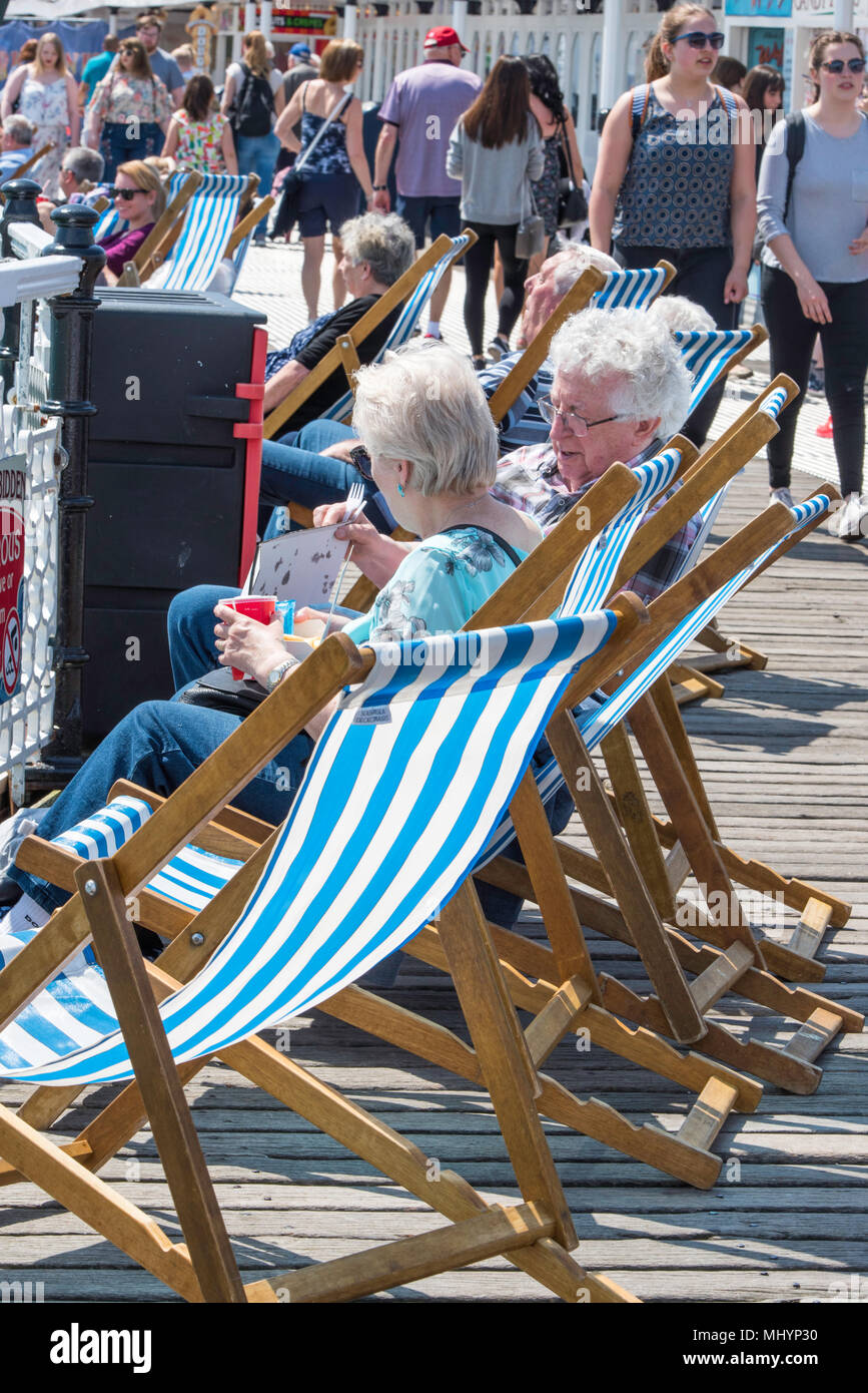 People on Brighton Palace Pier in the sunshine Stock Photo - Alamy
