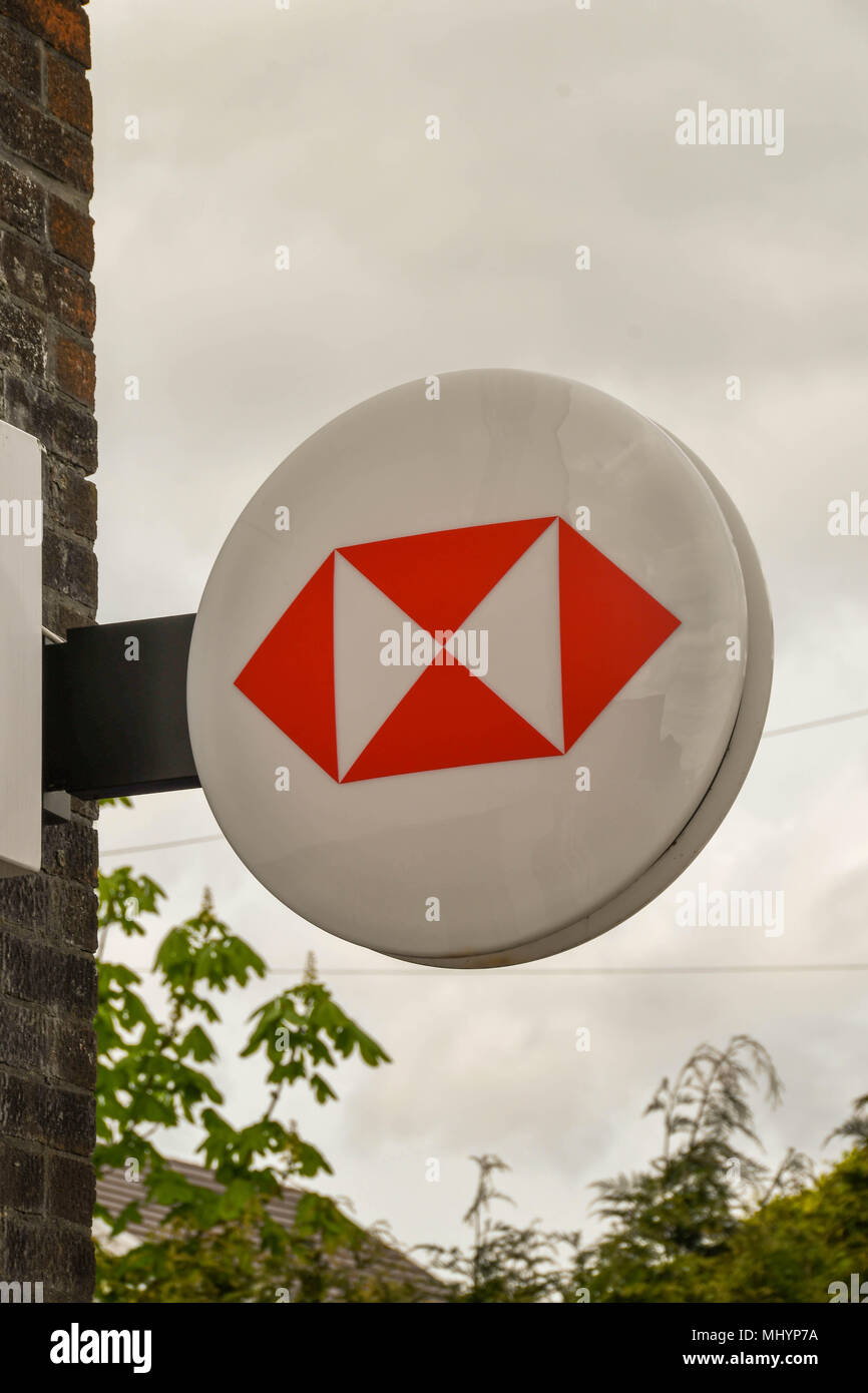 Front of hsbc bank hi-res stock photography and images - Alamy