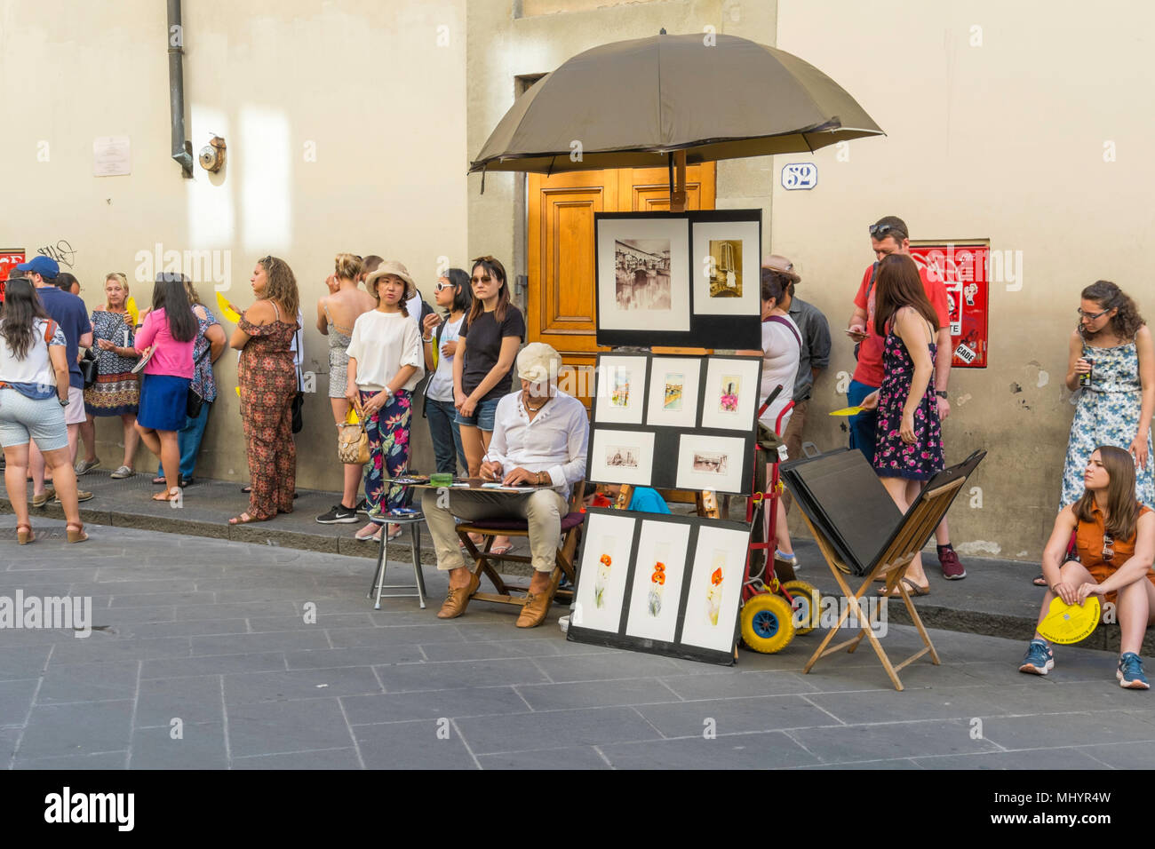 Queuing queue standing stand in line hi-res stock photography and ...