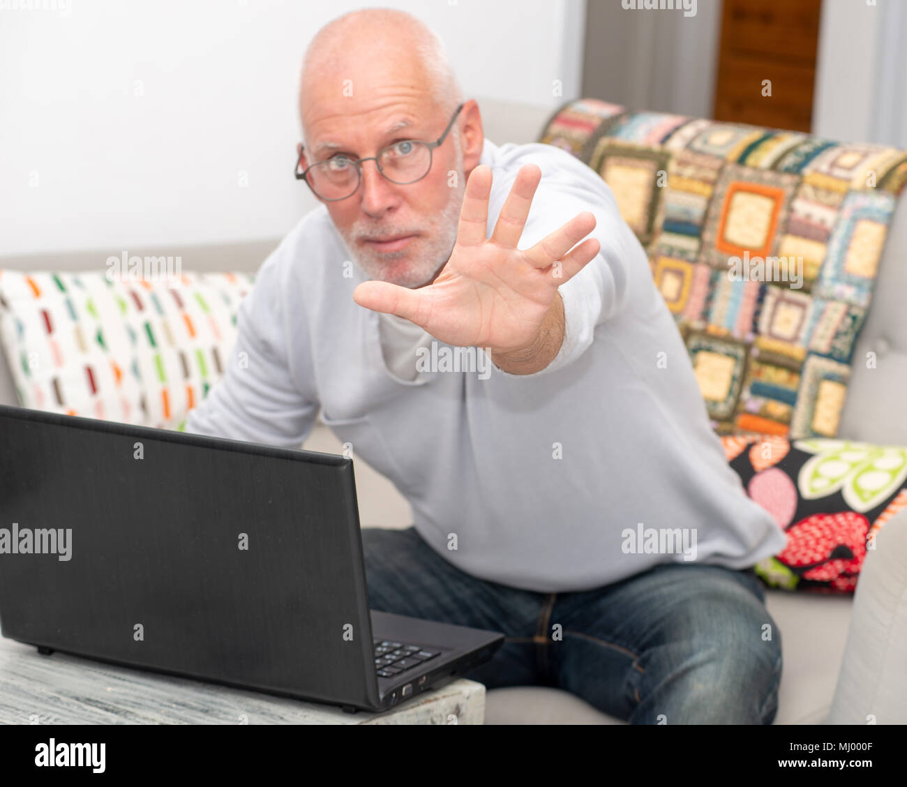 Angry old man computer hi-res stock photography and images - Alamy
