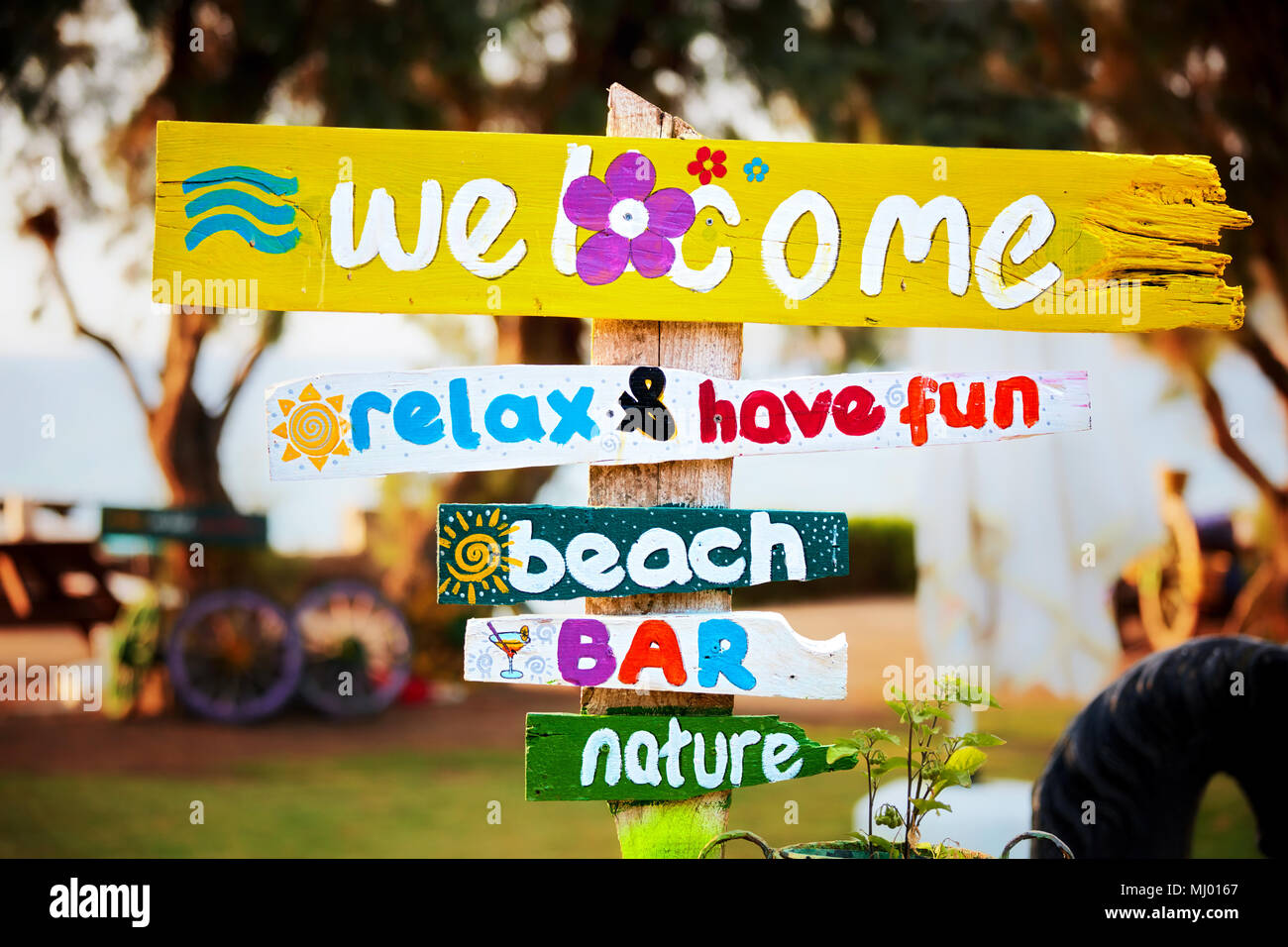 Vintage beach bar sign hi-res stock photography and images - Alamy