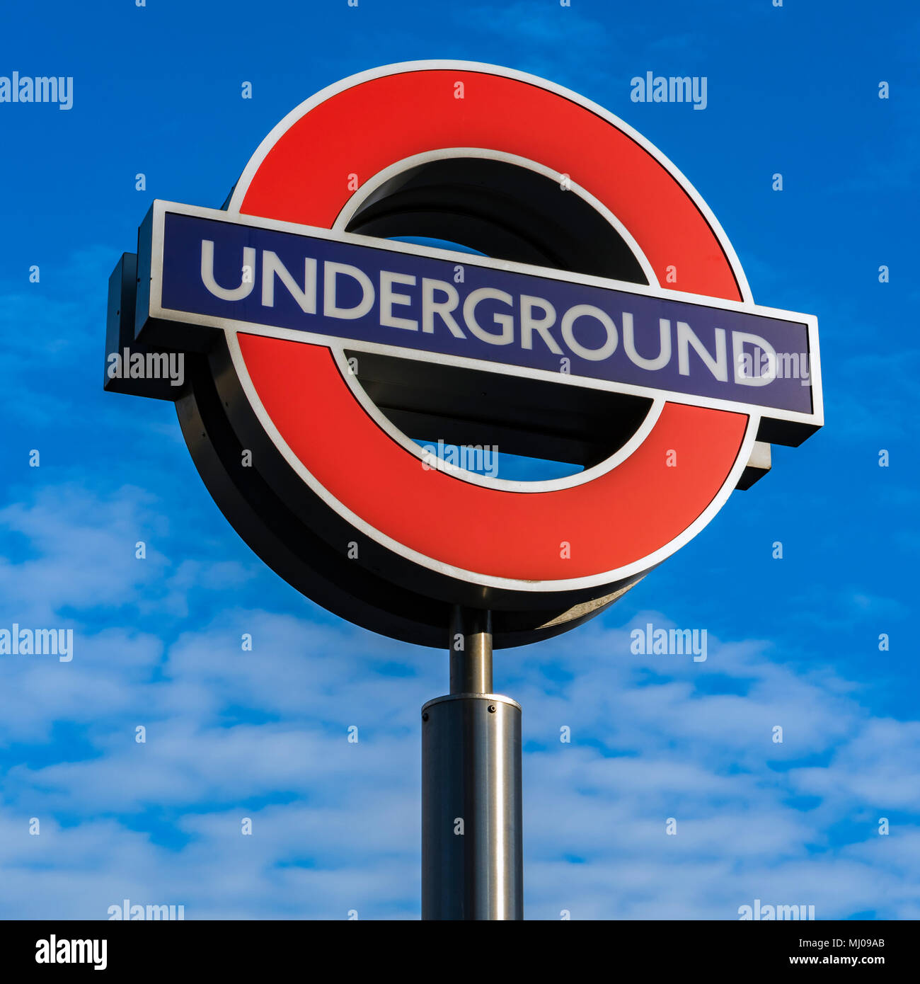 London underground logo hi-res stock photography and images - Alamy
