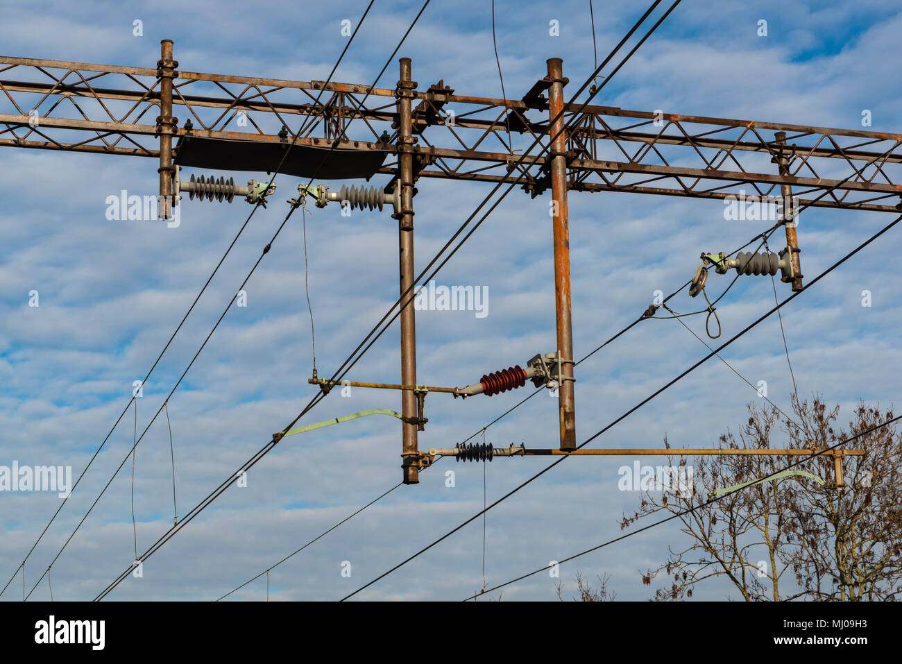 Transmission overhead powerlines hi-res stock photography and images ...