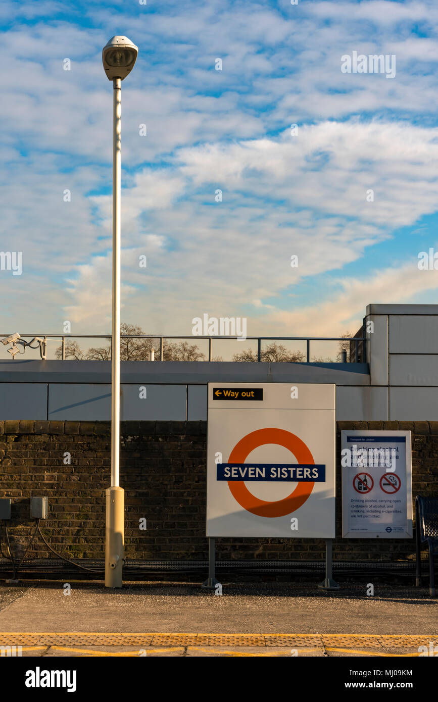 Seven Siters overhead train platform and sign Stock Photo - Alamy