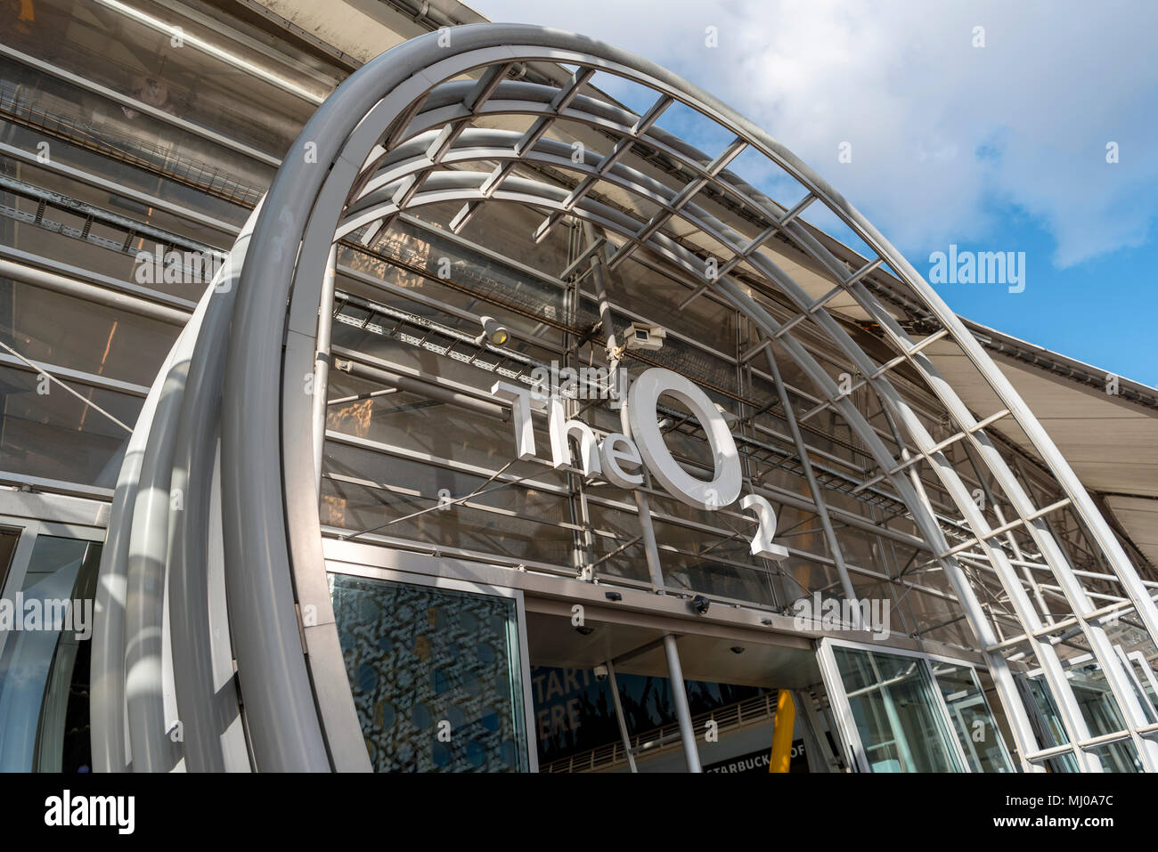 The o2 greenwich logo hi-res stock photography and images - Alamy