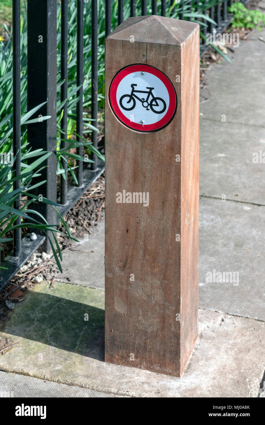 Wooden pavement sign hi-res stock photography and images - Alamy