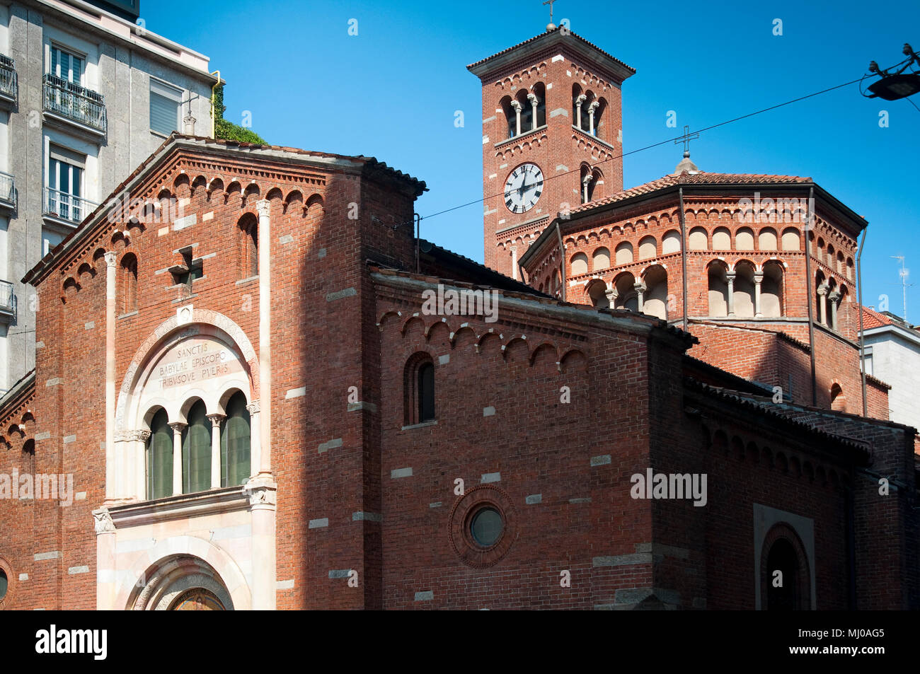 San babila church milan hi-res stock photography and images - Alamy