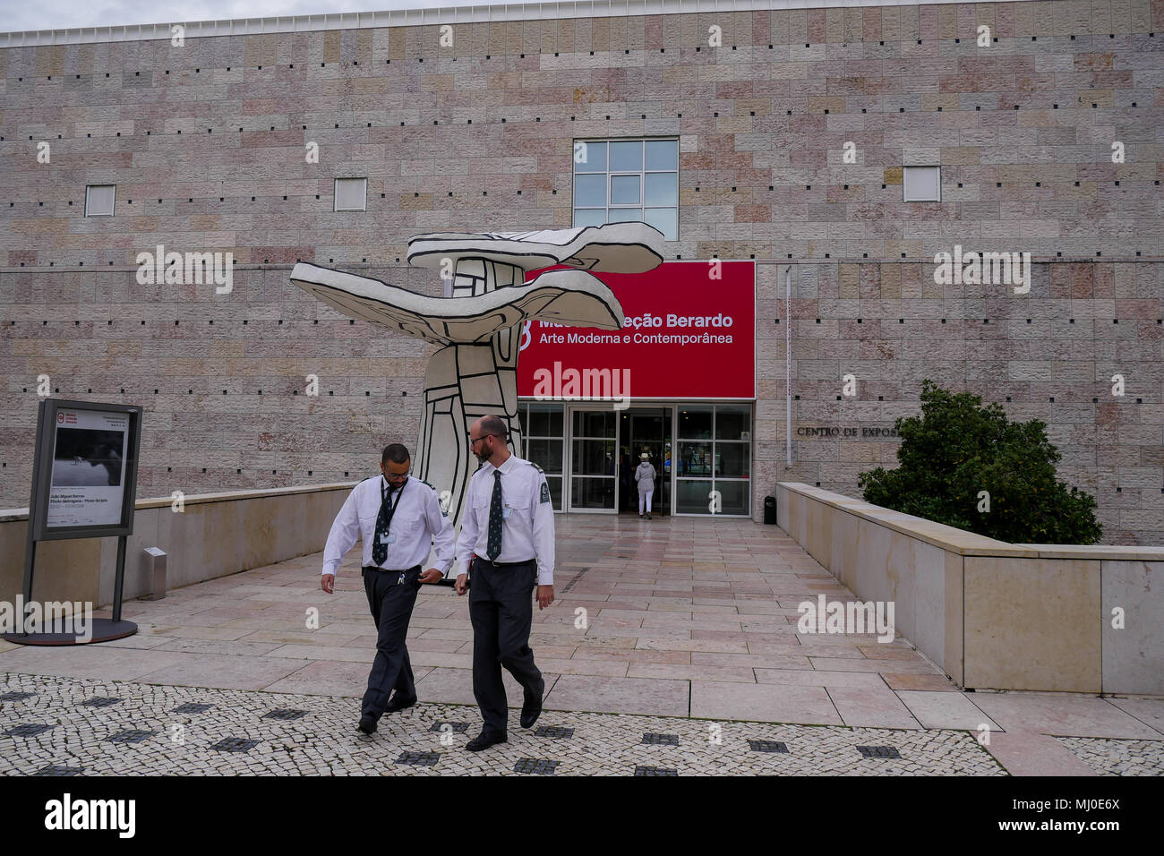 Museum gaurds arLisbon Modern art museum - Berardo collection ...