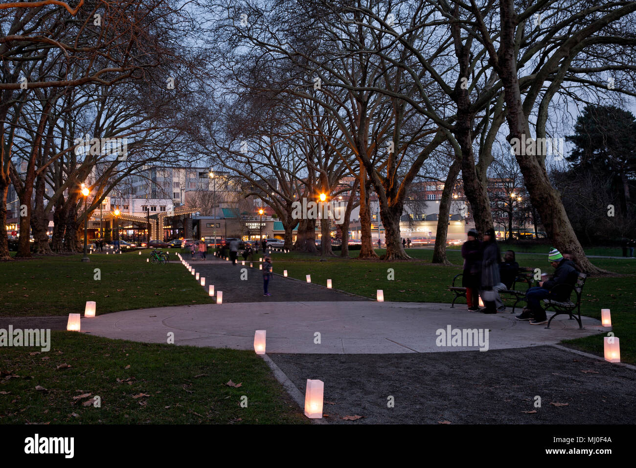 WA15317-00...WASHINGTON - During the Pathway of Lights festival in ...