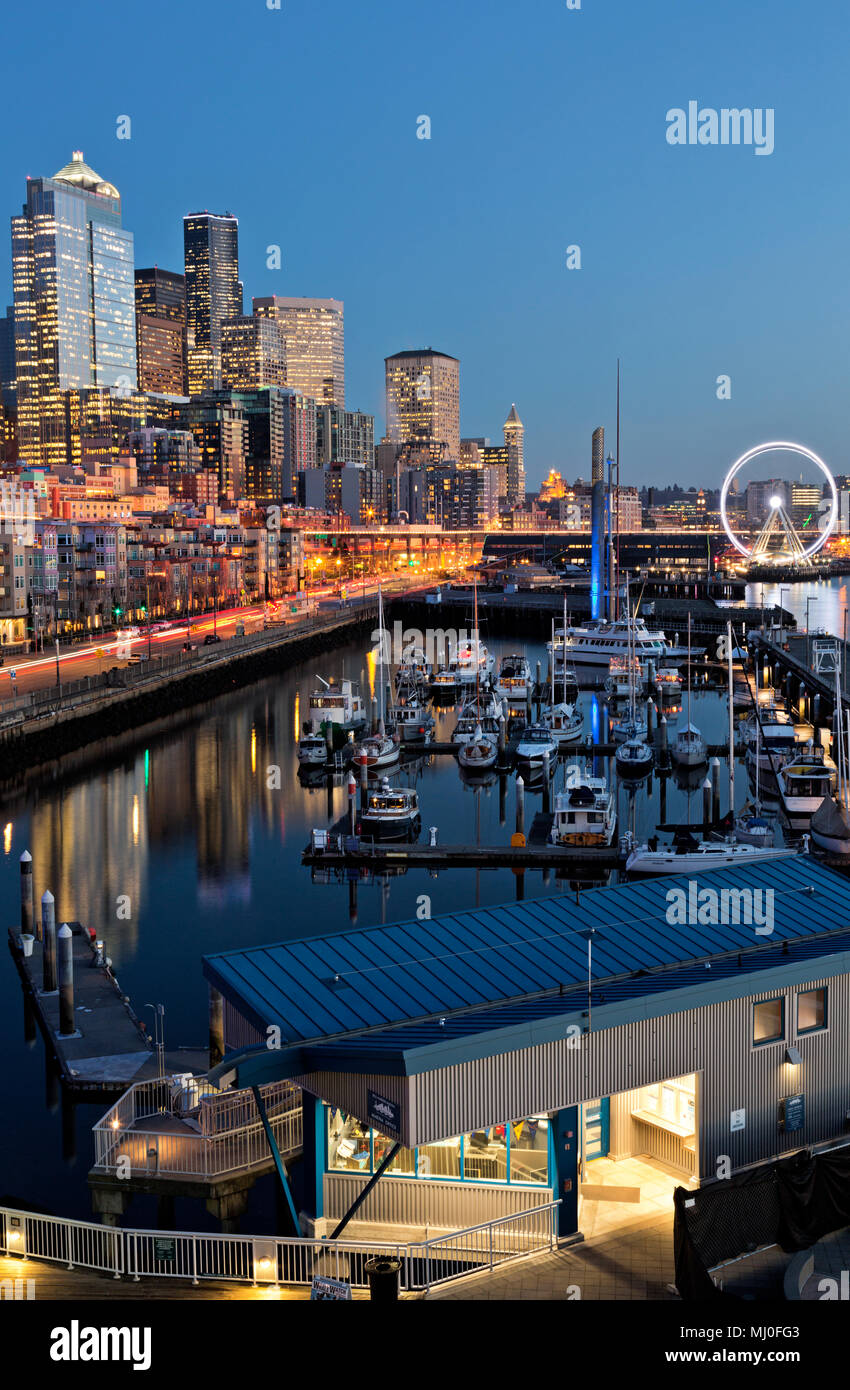 WA15328-00...WASHINGTON - Night settling over the Seattle Waterfront ...