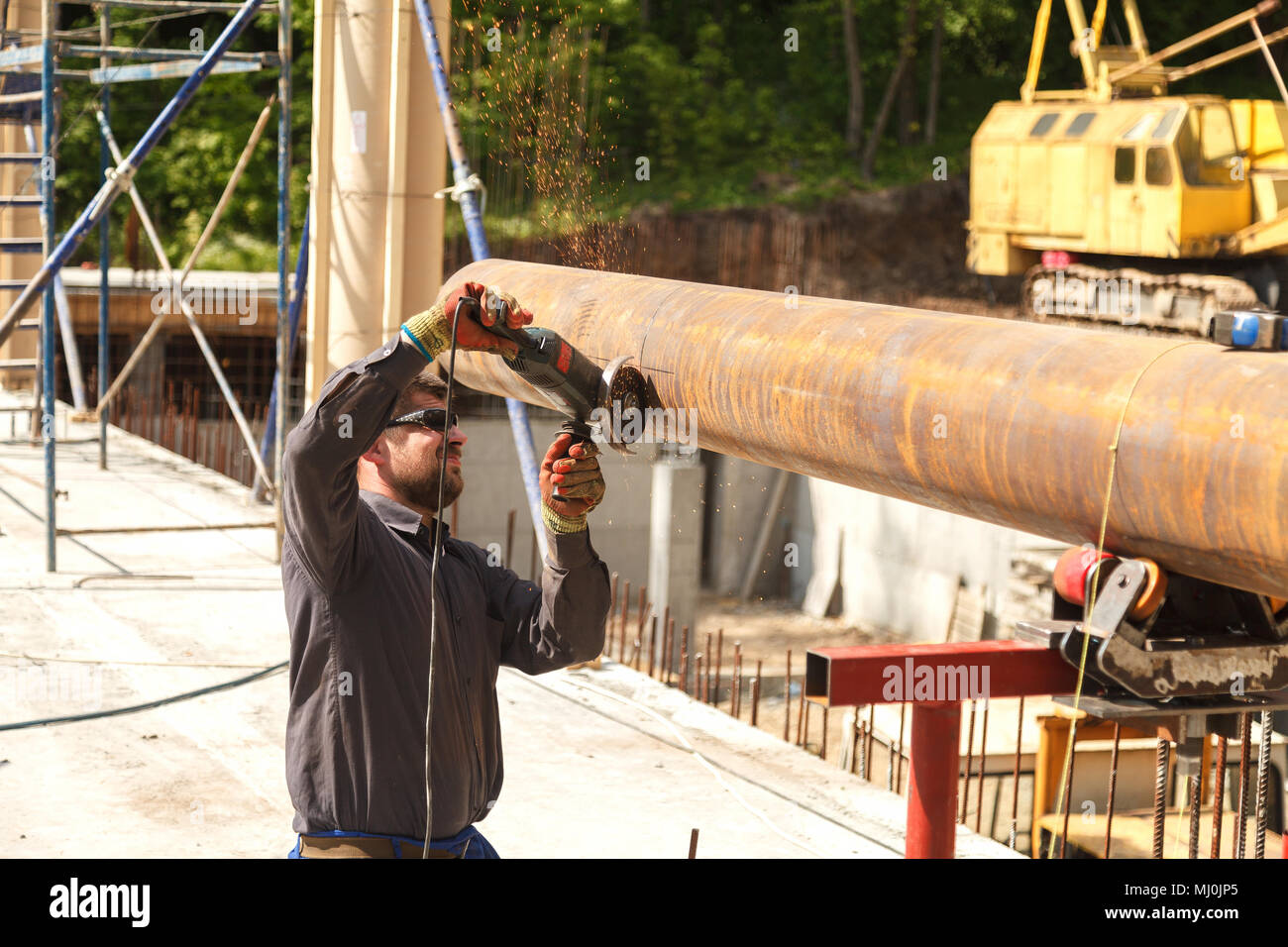 Cutting steel heavy industry by electric flex Stock Photo - Alamy